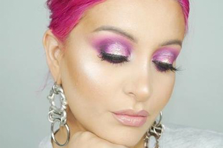 Beauty influencer Anna Lingis signs to summer.